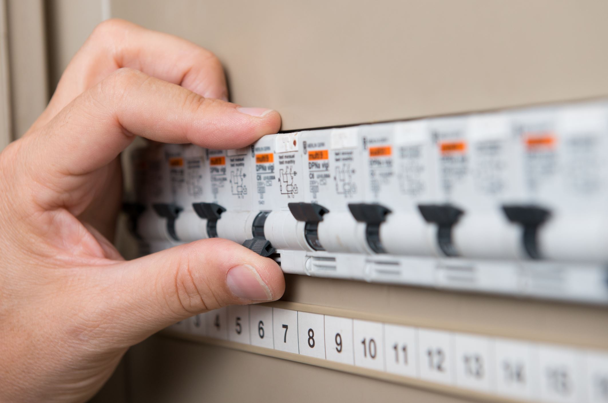 The Do's and Don't's of Your Electrical Panel | Vander Hyde Services